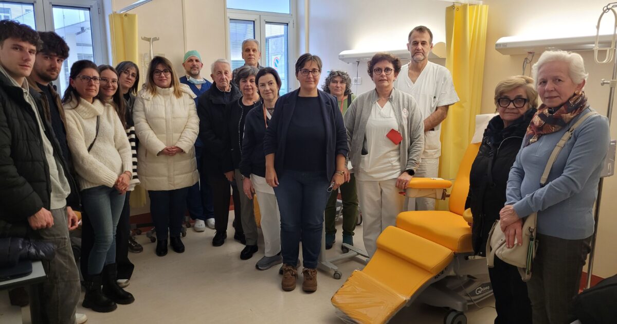 Famiglie e associazioni donano tre poltrone all’Ematologia dell ...